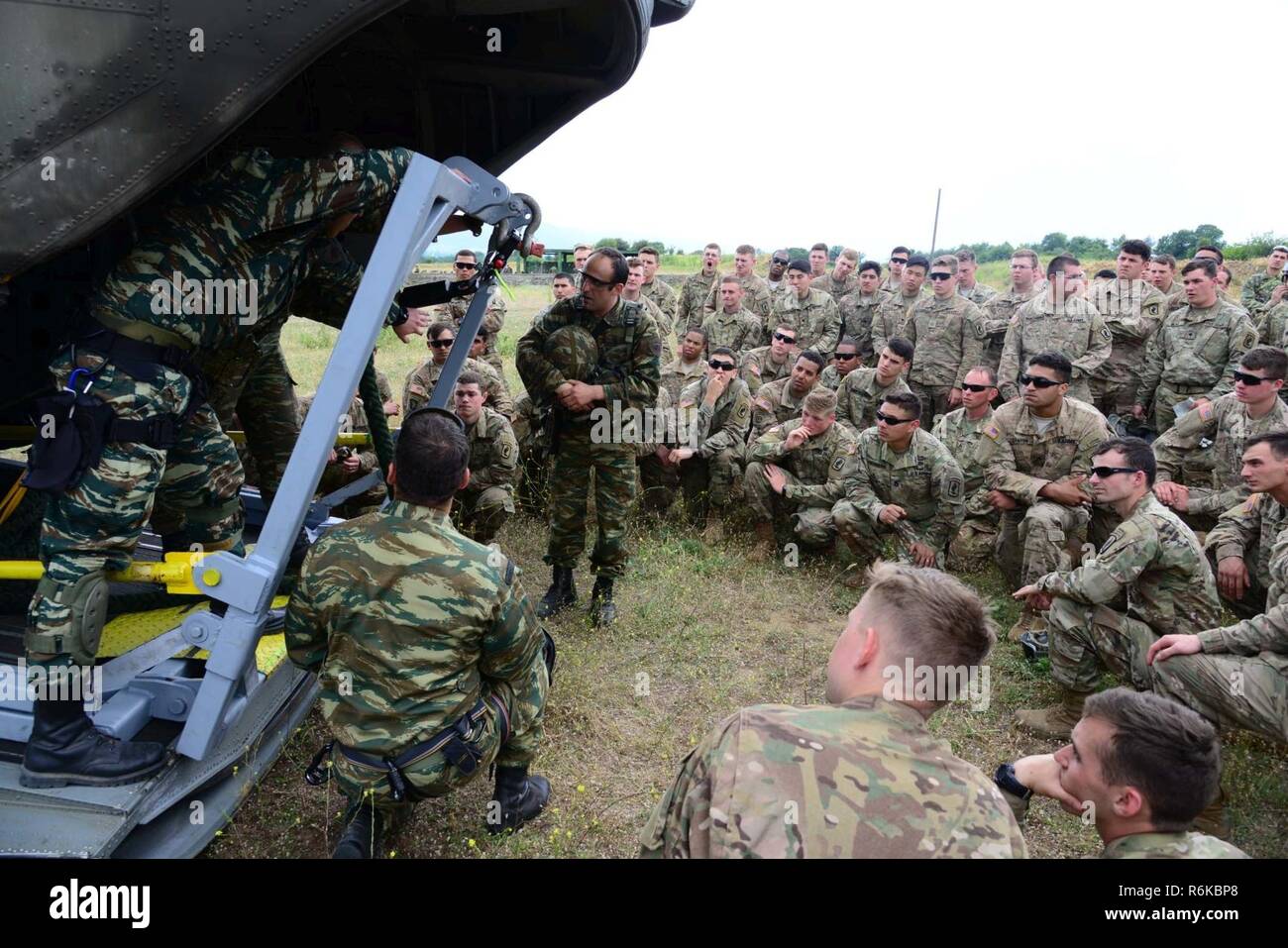Paratroopers from 1st Battalion, 503rd Infantry Regiment, 173rd ...