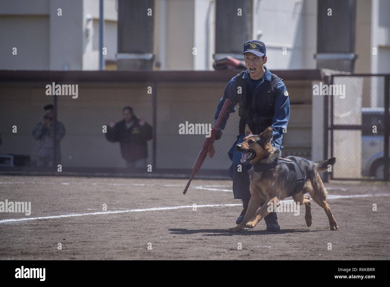 Tokyo metropolitan police department hi-res stock photography and ...