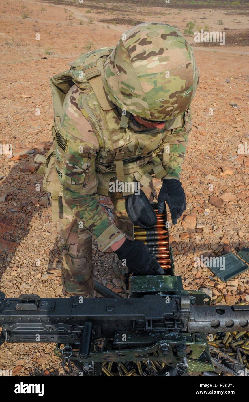National army soldier loads machine hi-res stock photography and images ...
