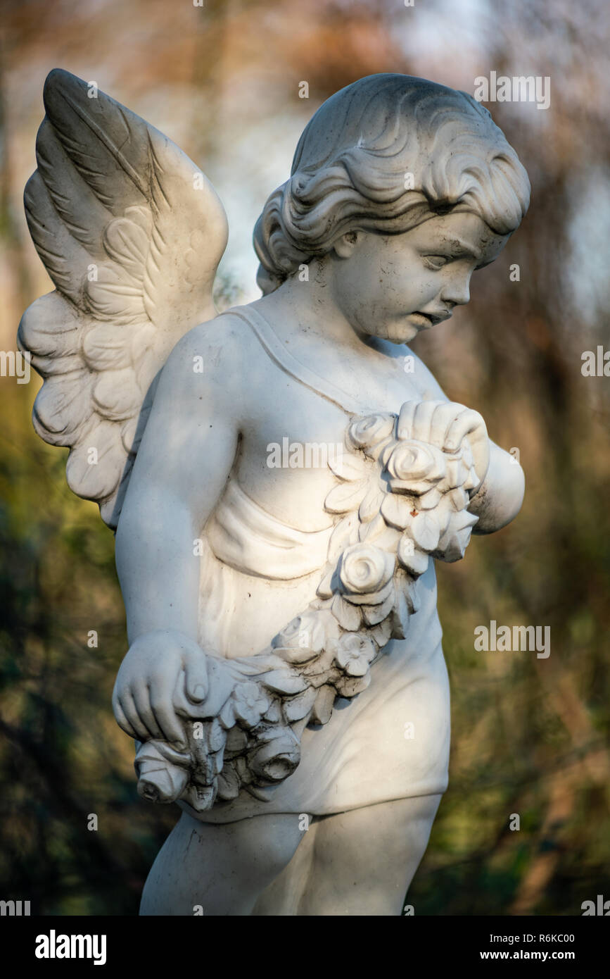 Guardian angel statue hi-res stock photography and images - Alamy