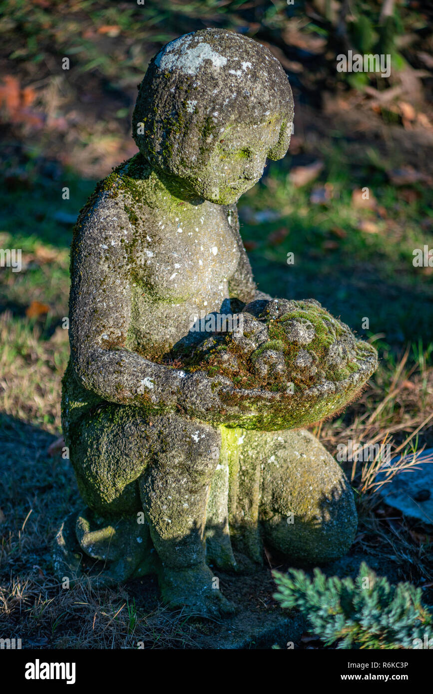 Christian child kneeling in prayer hi-res stock photography and images ...