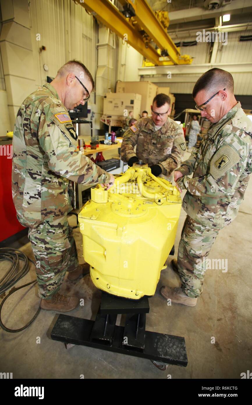 Soldiers in the in RTS-Maintenance’s Construction Equipment Repairer ...