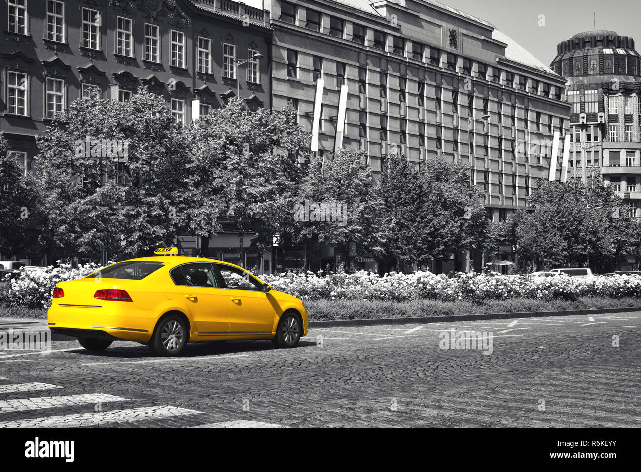 Black and white taxi hi-res stock photography and images - Alamy