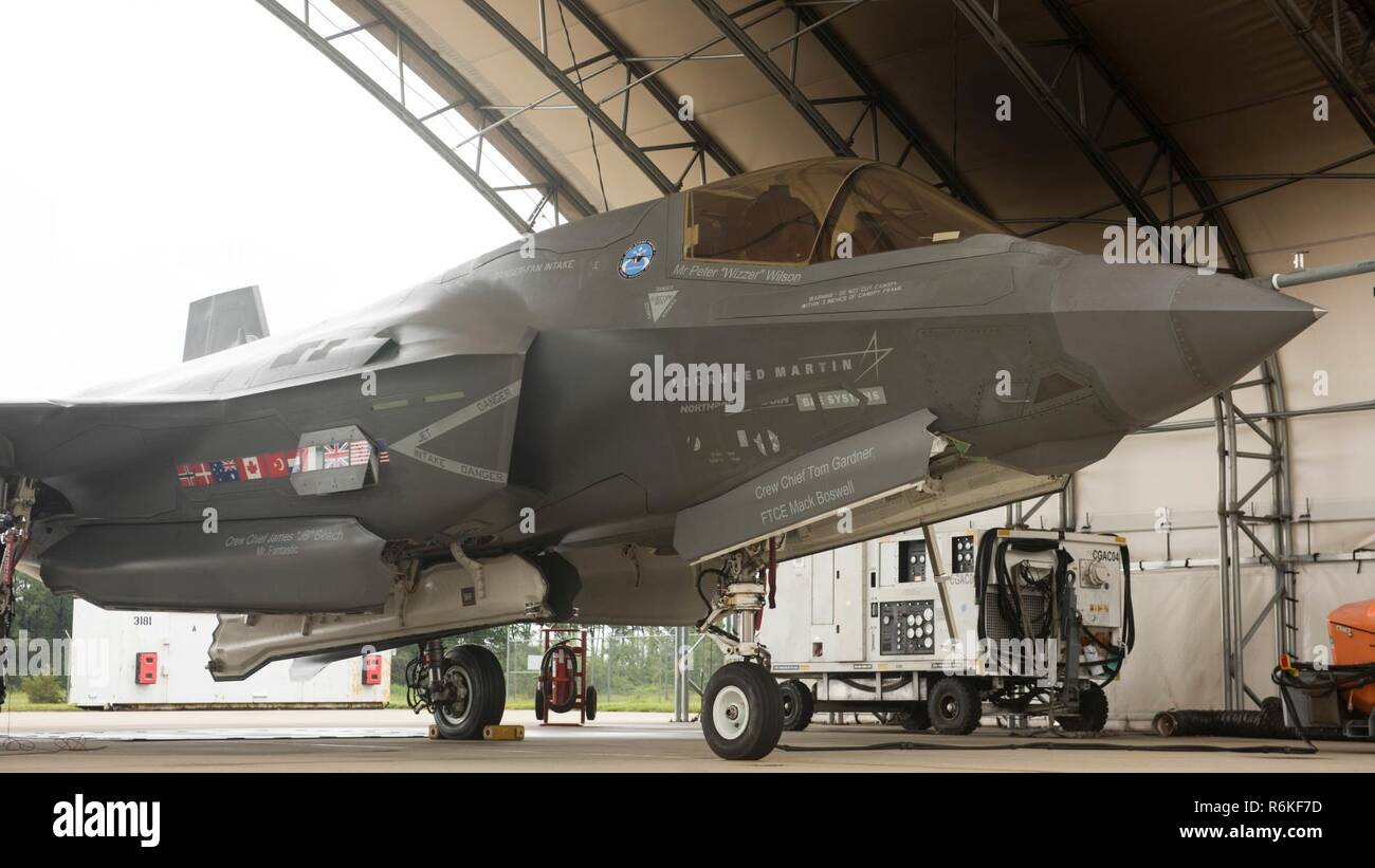 NAVAL AIR STATION PATUXENT RIVER, Md.- An F-35B is prepped for a test ...