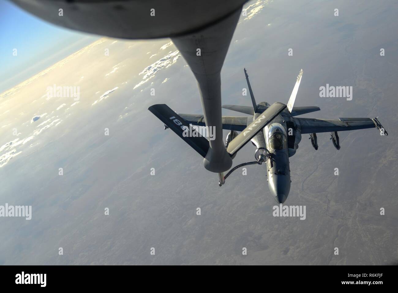 Drogue refueling basket hi-res stock photography and images - Alamy