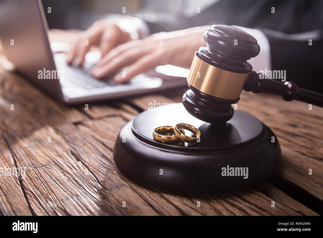 Civil wedding ceremony judge hi-res stock photography and images - Alamy