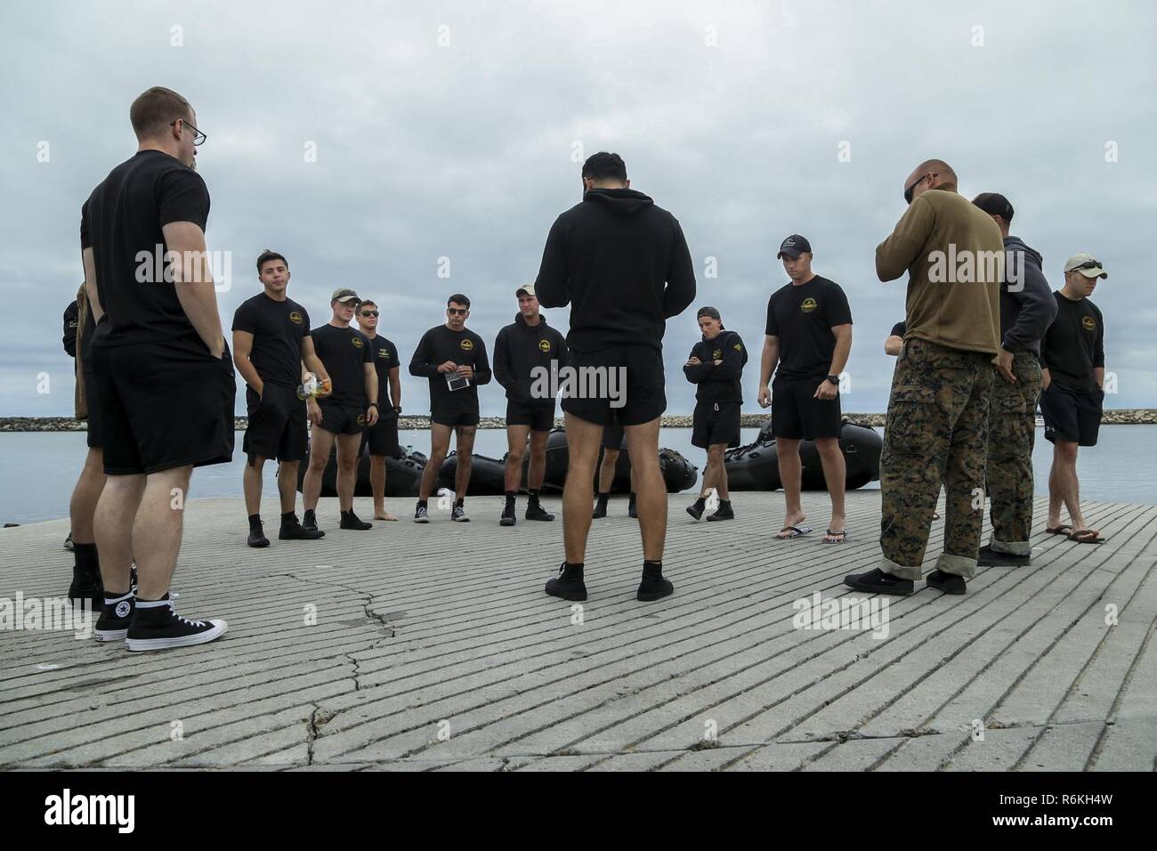 U. S. Marines with 1st Amphibious Reconnaissance Battalion (1st Amphib ...