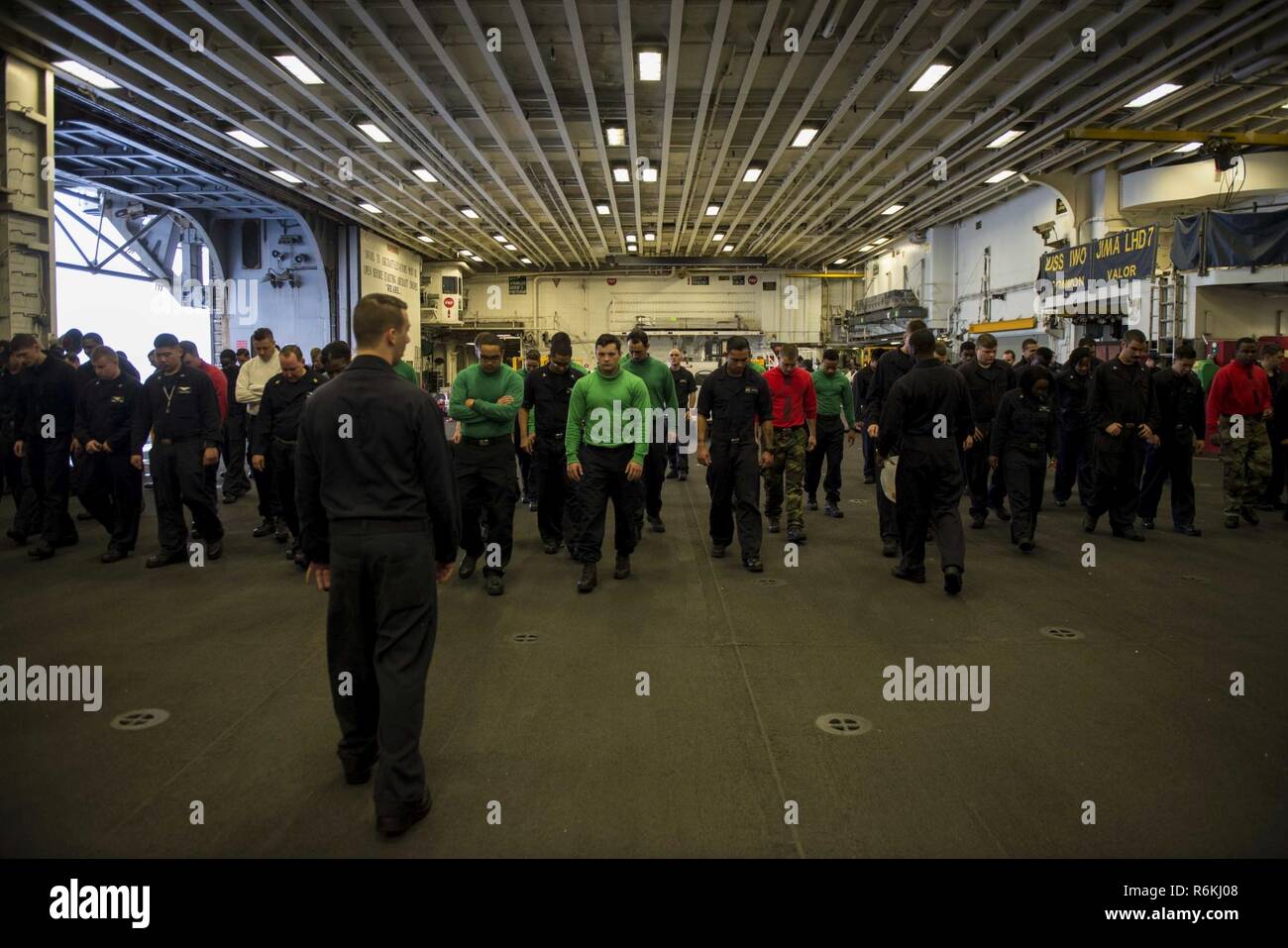 ATLANTIC OCEAN (May 24, 2017) – Sailors aboard the amphibious assault ...
