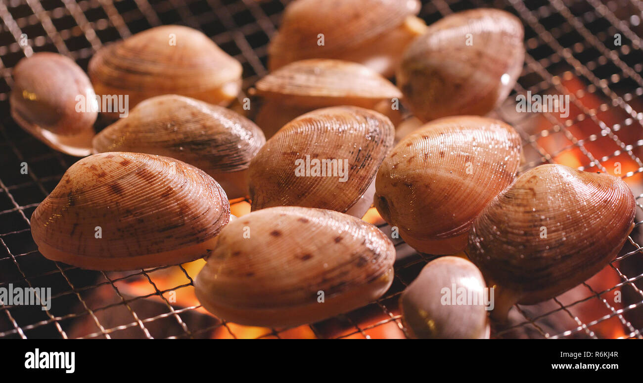 Cooking clams on the fire hi-res stock photography and images - Alamy