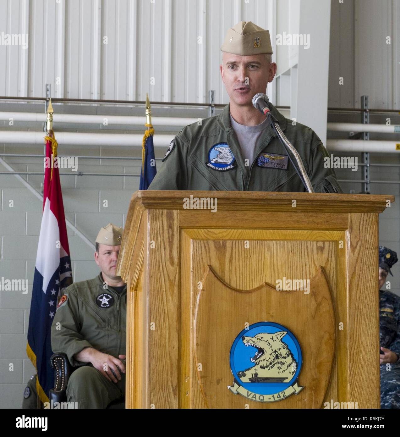 OAK HARBOR, Wash. (May 26, 2017) Cmdr. Brett Stevenson assumes command ...