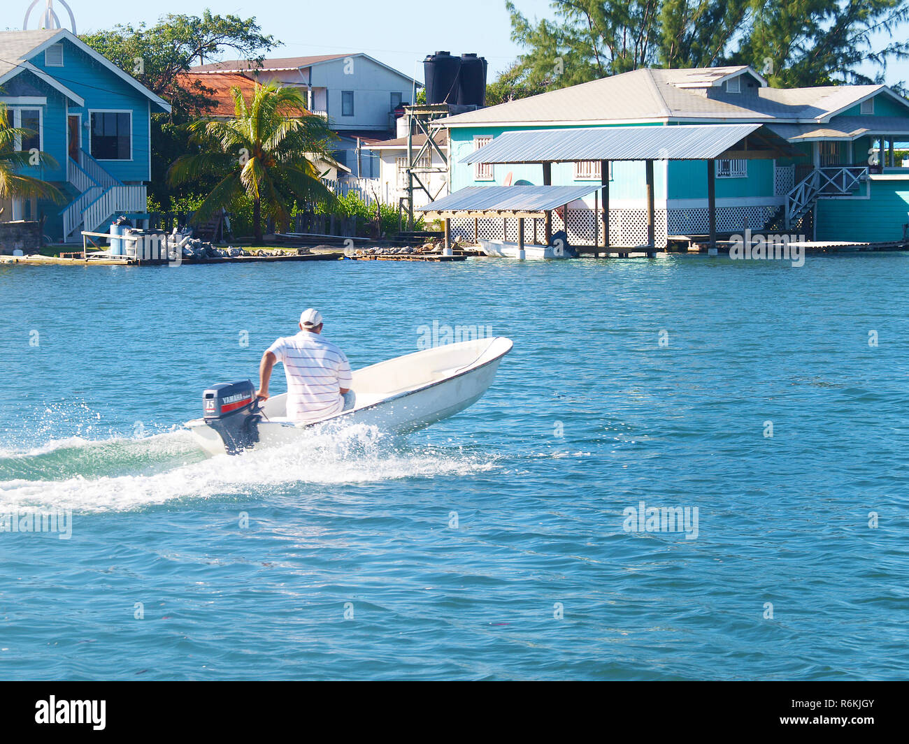 White speed boat in Oak Ridge, Roatan Stock Photo - Alamy