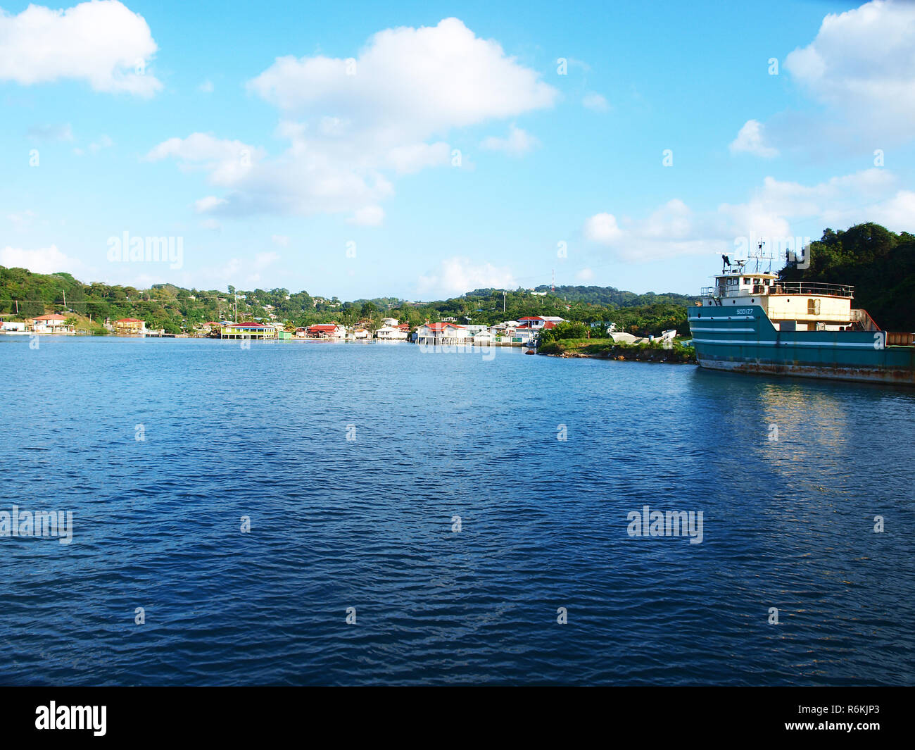 Blue harbor roatan hi-res stock photography and images - Alamy