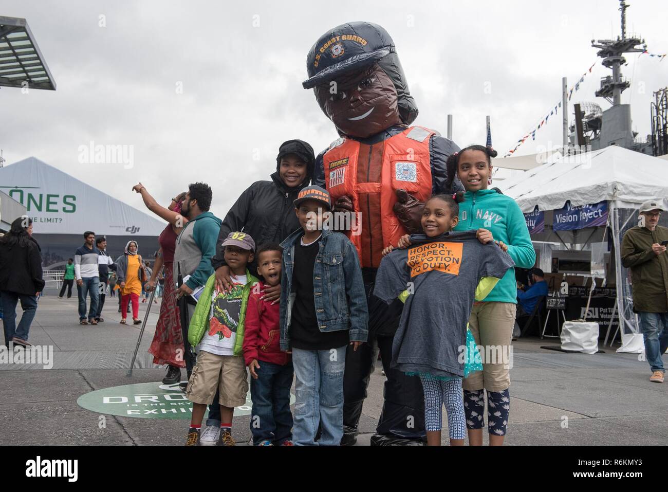 Intrepid new york city museum family hi-res stock photography and ...