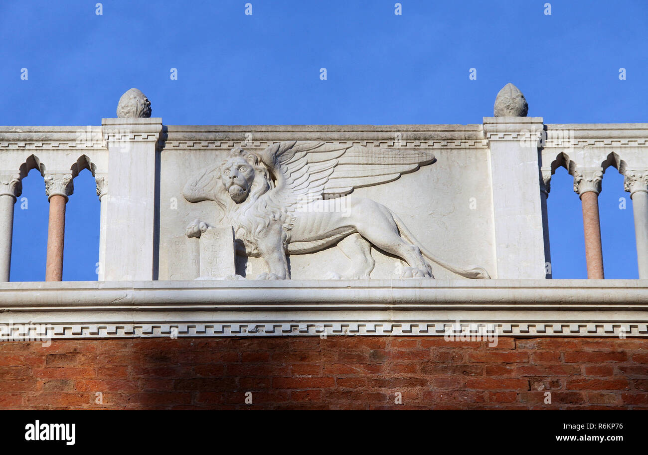 Winged lion emblem hi-res stock photography and images - Alamy