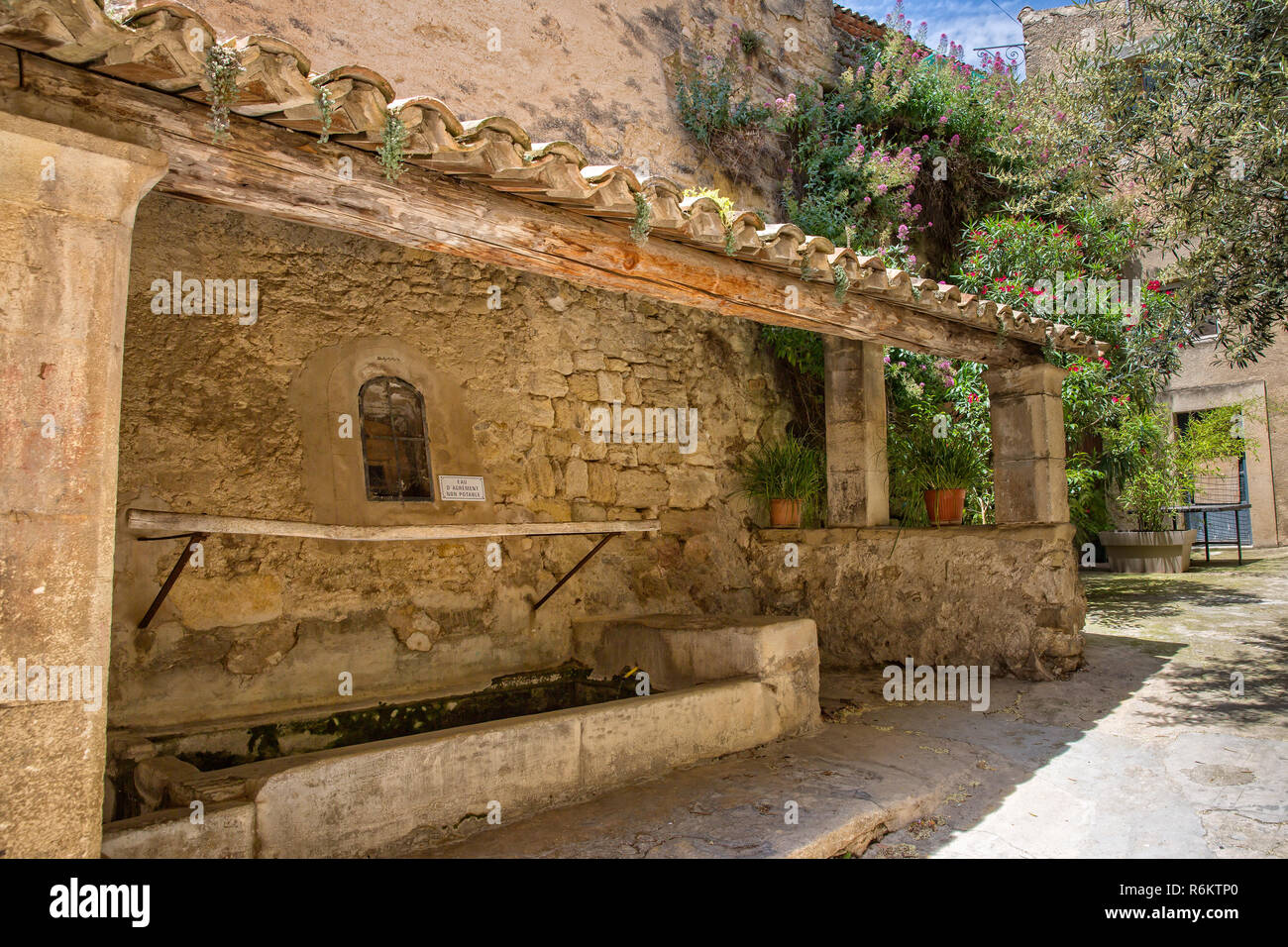 Medieval well village france hi-res stock photography and images - Alamy