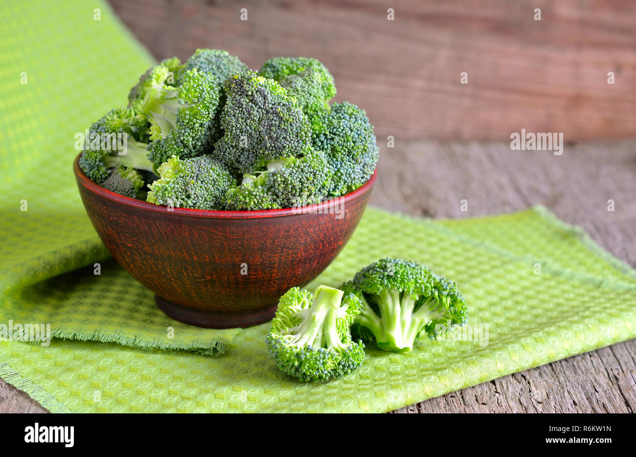 Broccoli single objects vegetables hi-res stock photography and images ...