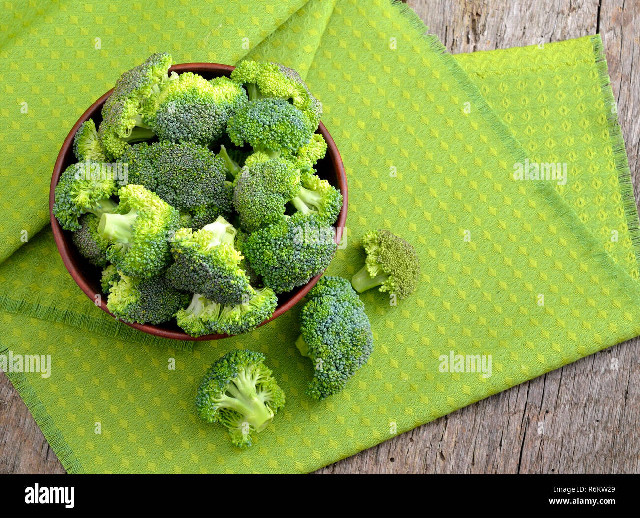Broccoli single objects vegetables hi-res stock photography and images ...