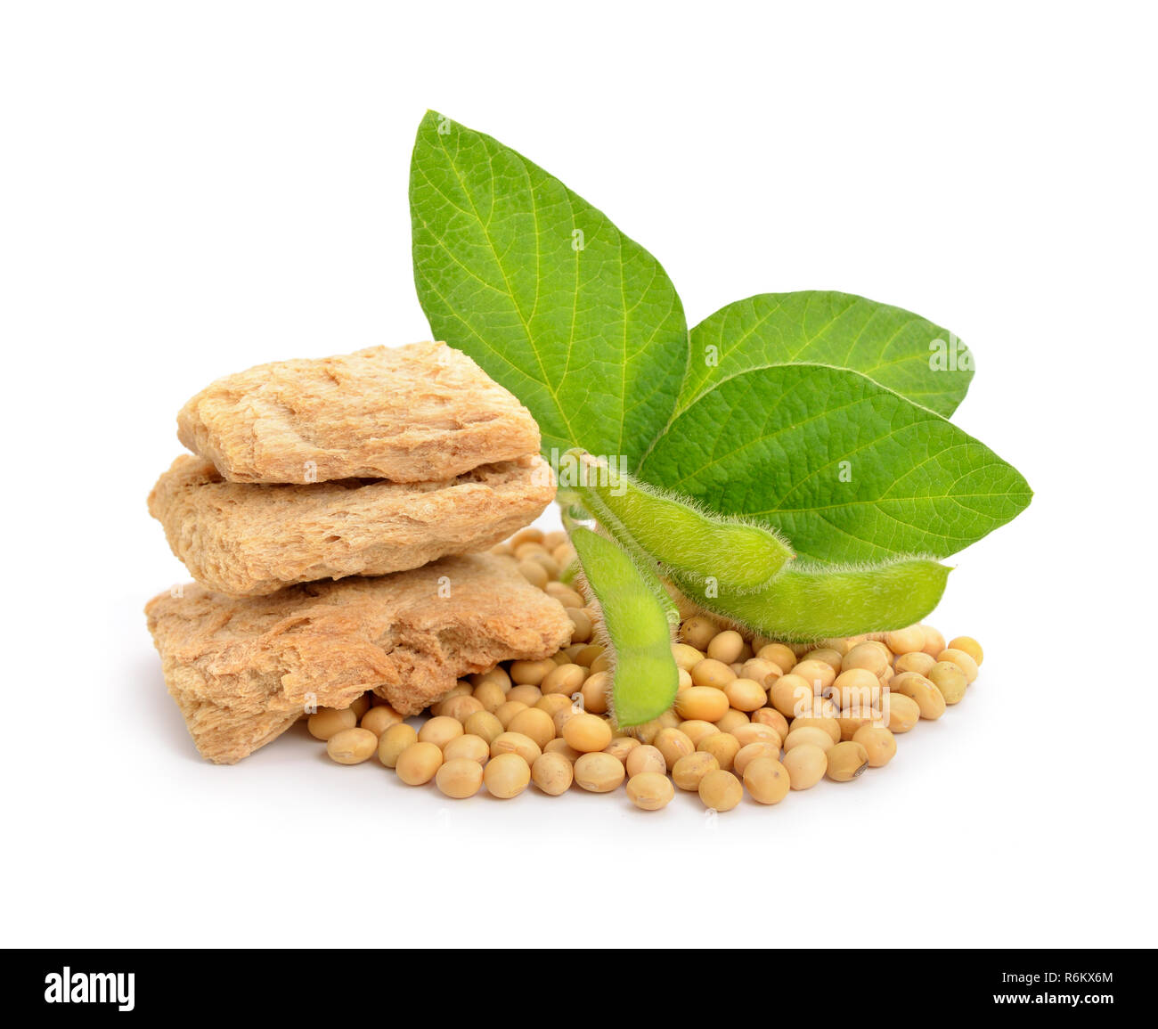 Texturiertes Soja with green pods, leawes and seeds. Isolated Stock ...