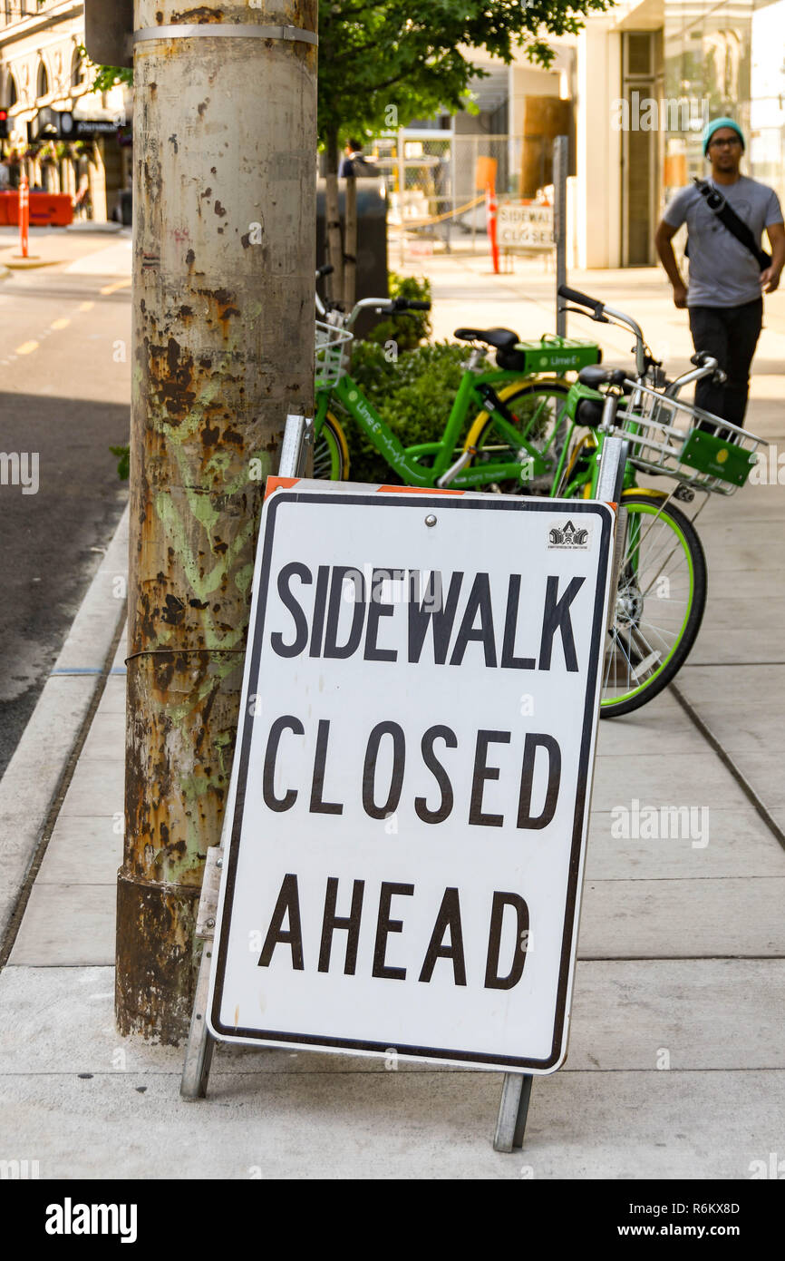Pavement closed sign hi-res stock photography and images - Alamy