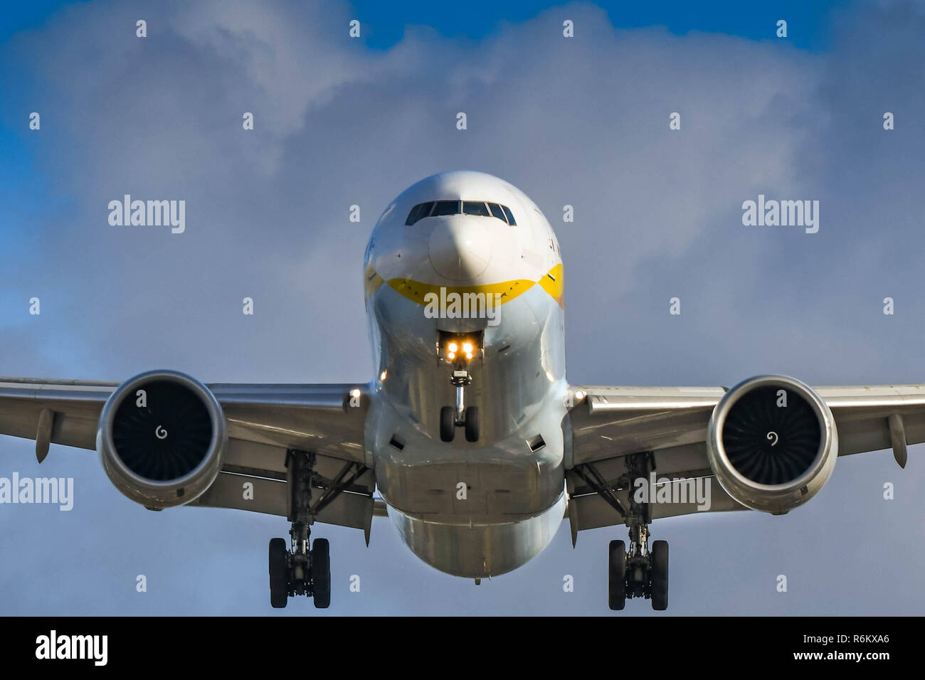 Boeing 777 flaps hi-res stock photography and images - Alamy