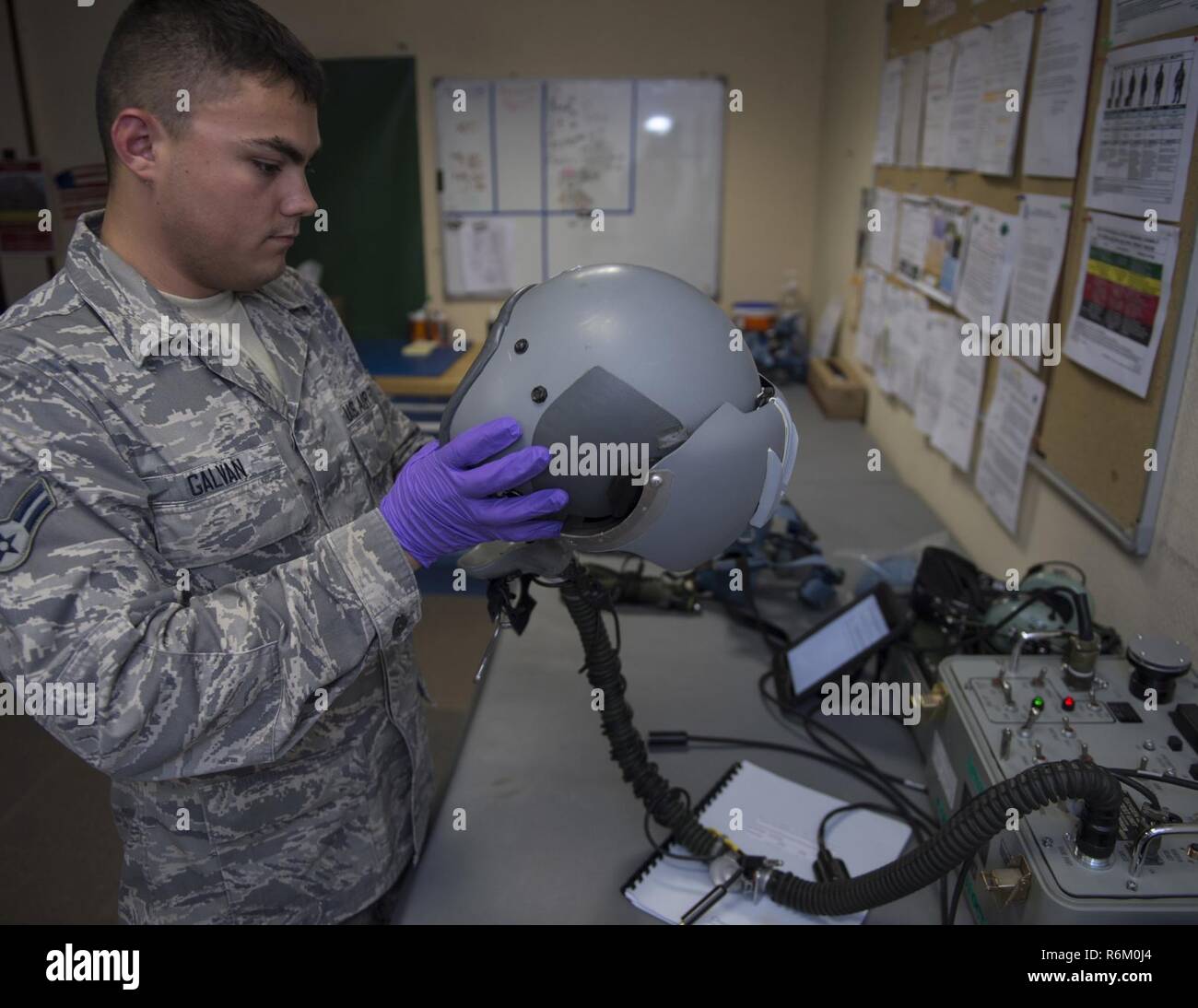 Hgu 55 helmet and oxygen mask hi-res stock photography and images - Alamy