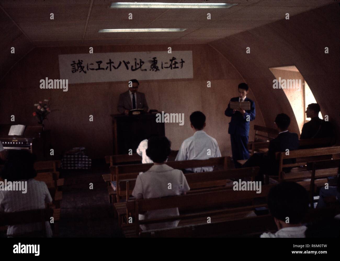 Church service pew hi-res stock photography and images - Alamy