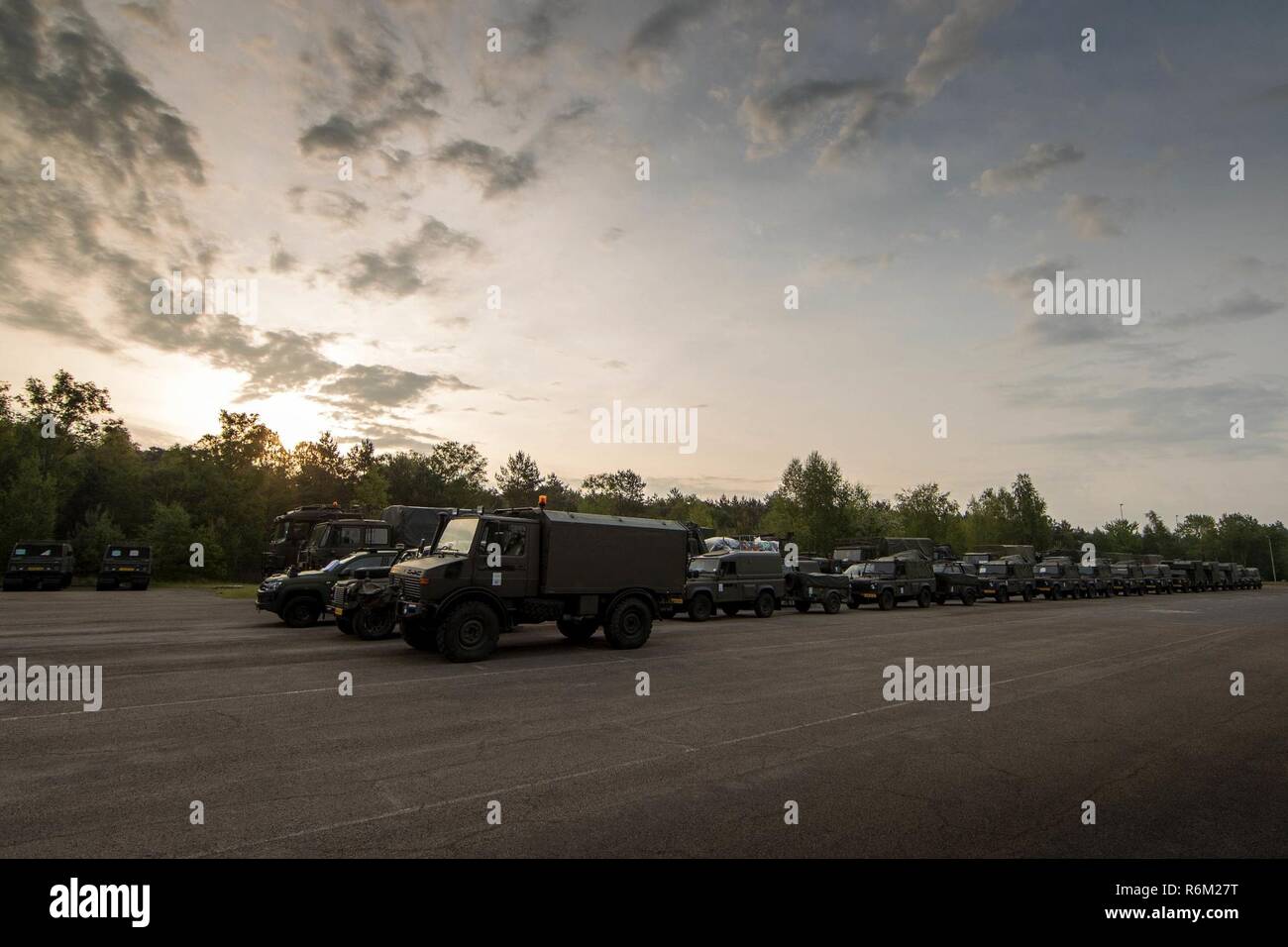 Dutch Marines in cooperation of MOVECON units load their equipment on ...