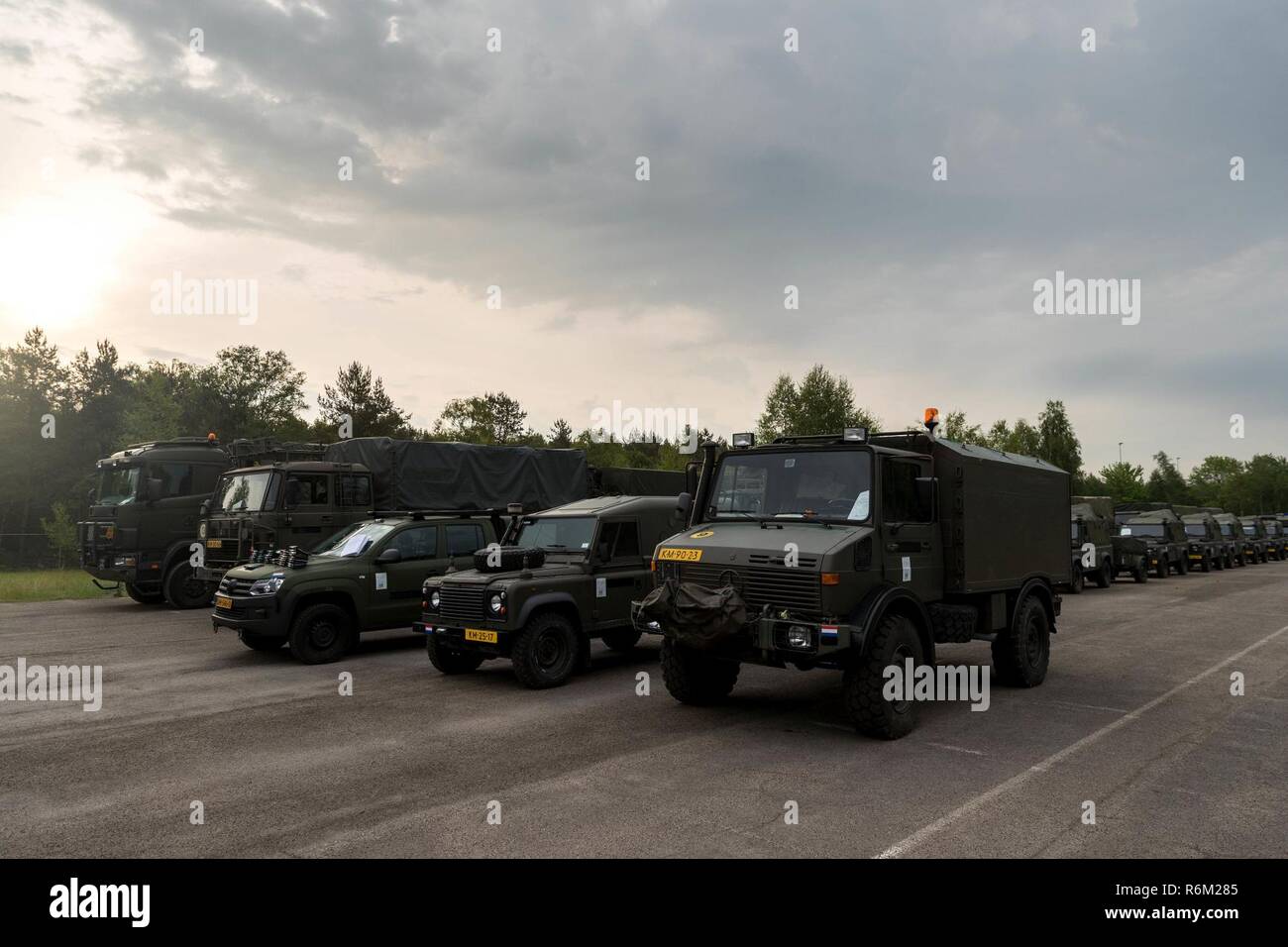 Dutch Marines in cooperation of MOVECON units load their equipment on ...