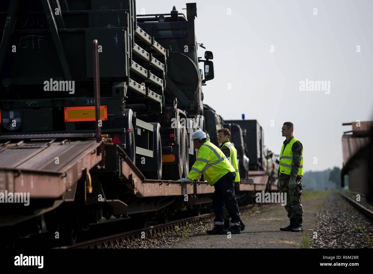 Dutch Marines in cooperation of MOVECON units load their equipment on ...