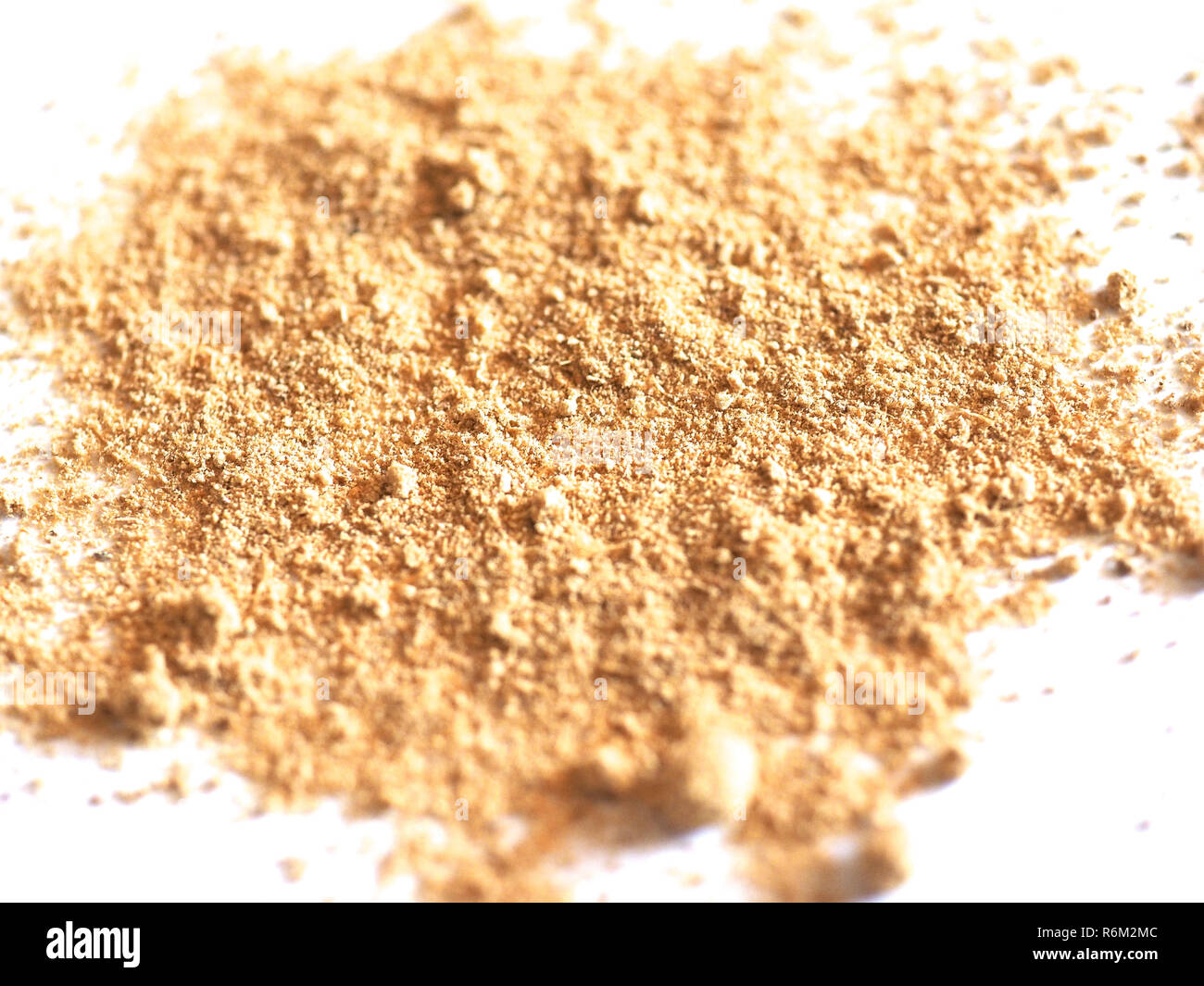 Ginger (Zingiber officinale) powder over white Stock Photo - Alamy