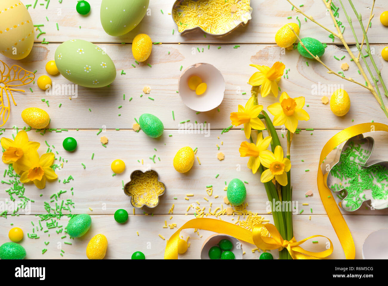 easter background with easter eggs and spring flowers Stock Photo - Alamy