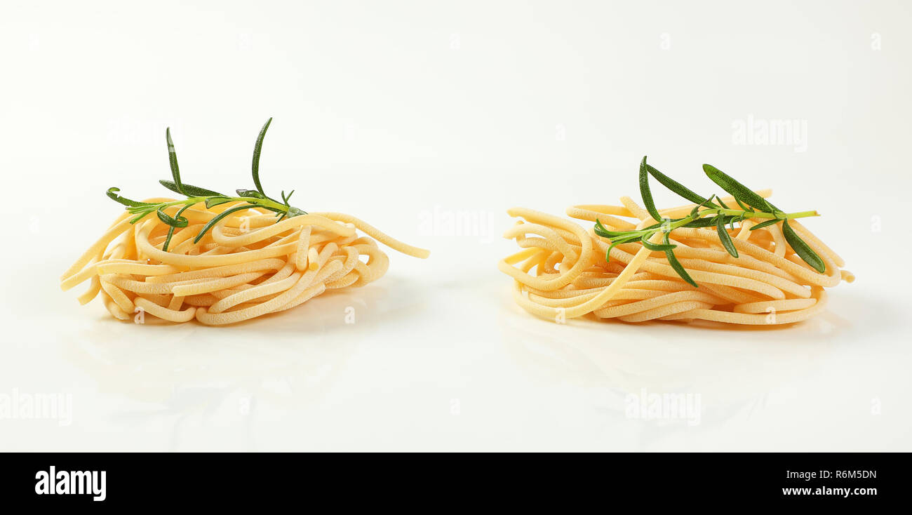 bundles of spaghetti pasta Stock Photo - Alamy