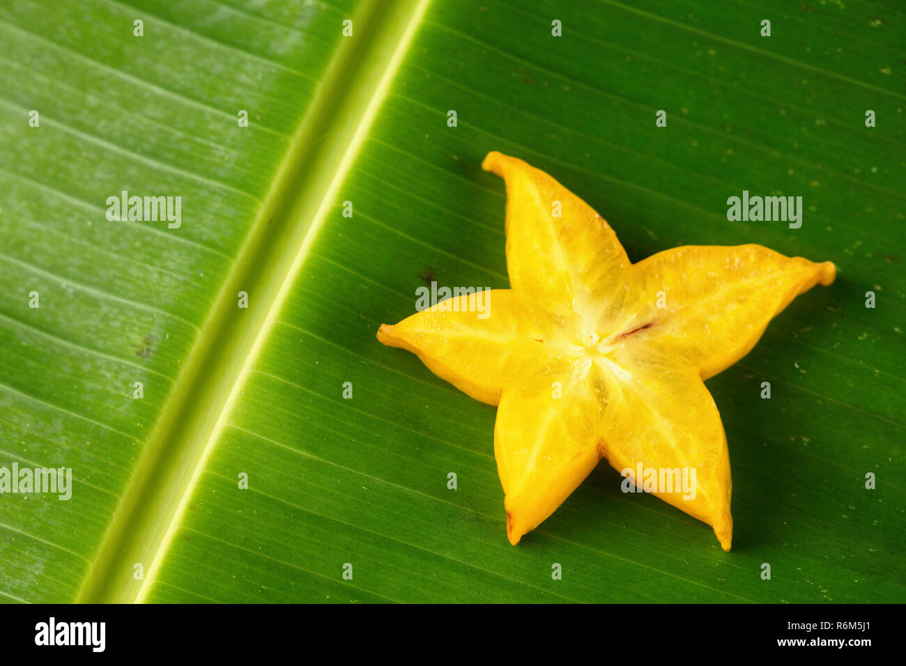 Yellow star fruit hi-res stock photography and images - Alamy