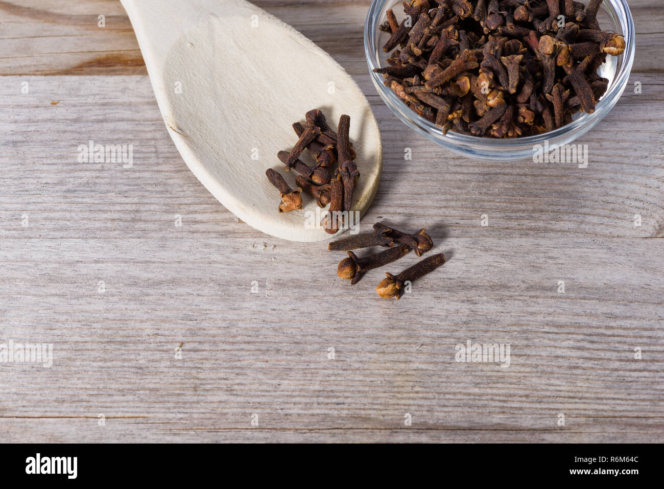 Dried cloves in cooking environment Stock Photo - Alamy