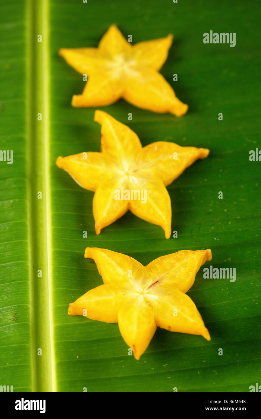 Yellow star fruit hi-res stock photography and images - Alamy