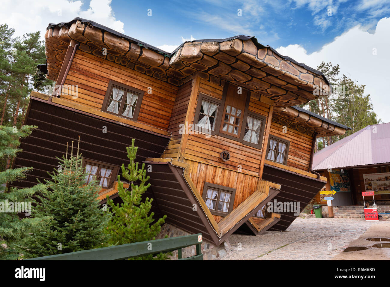 Upside down house hi-res stock photography and images - Alamy