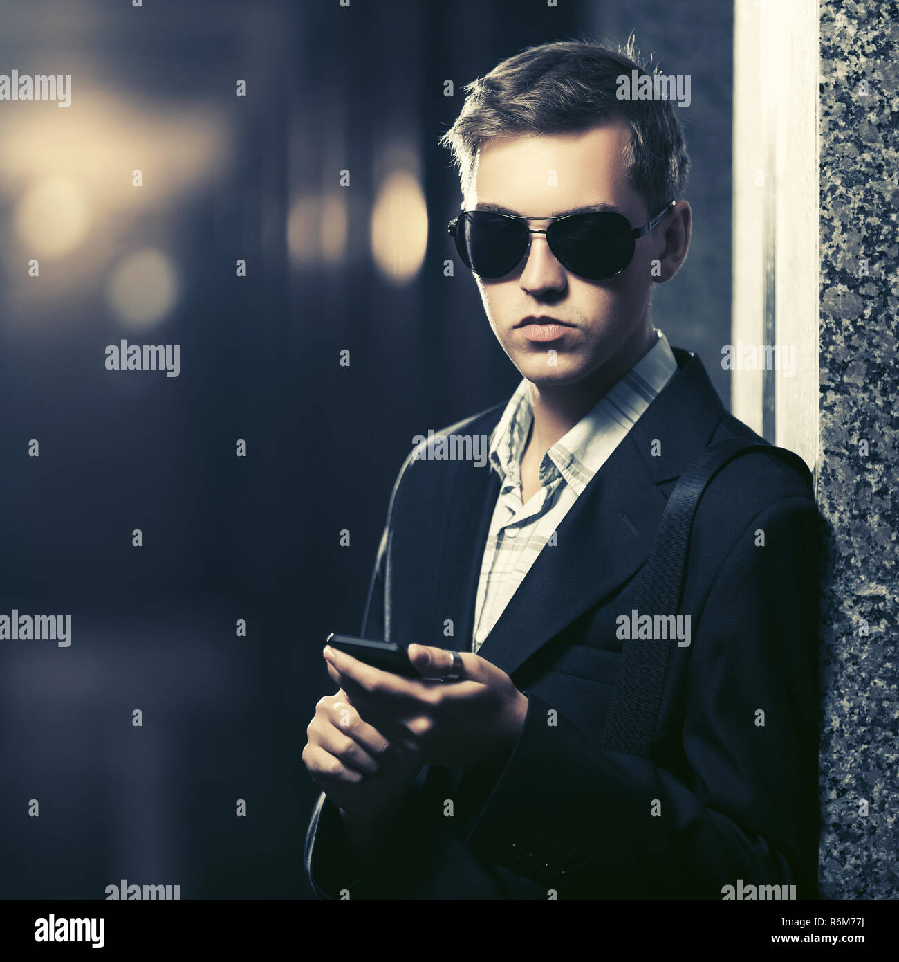 Black business man cell hi-res stock photography and images - Alamy