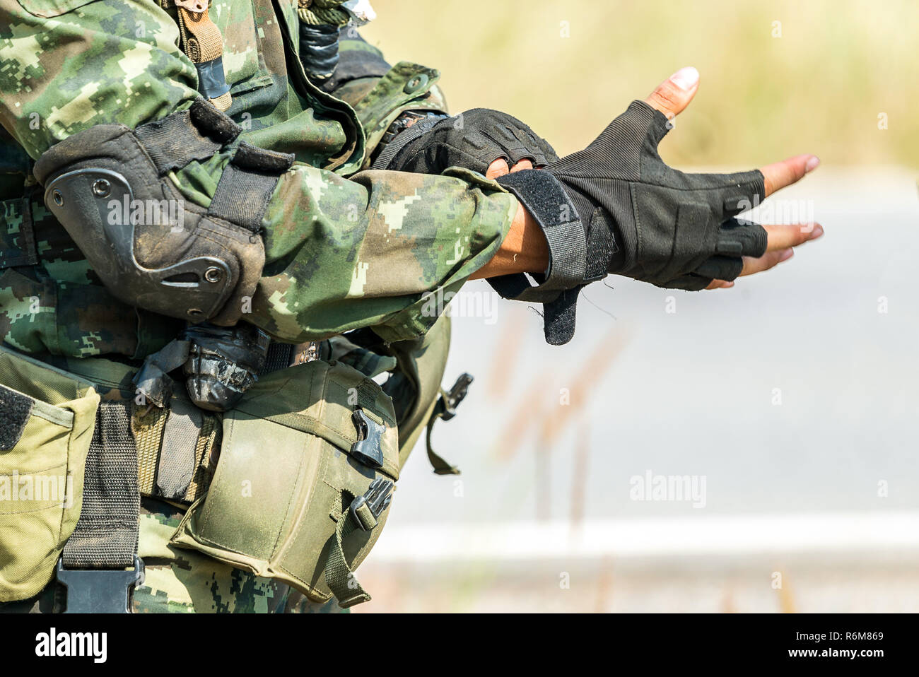 Thai soldier clothing hi-res stock photography and images - Alamy