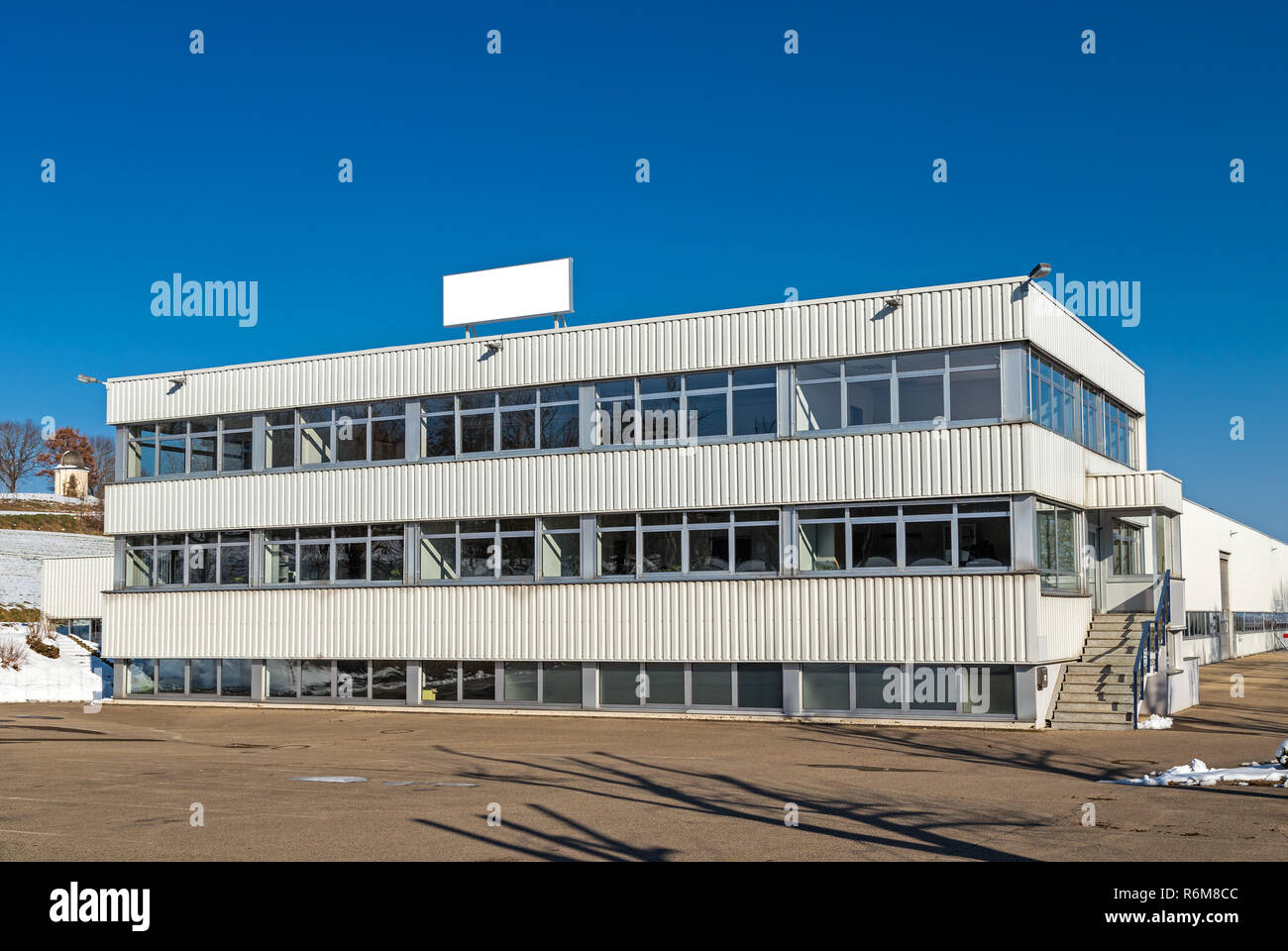 detached office building Stock Photo - Alamy