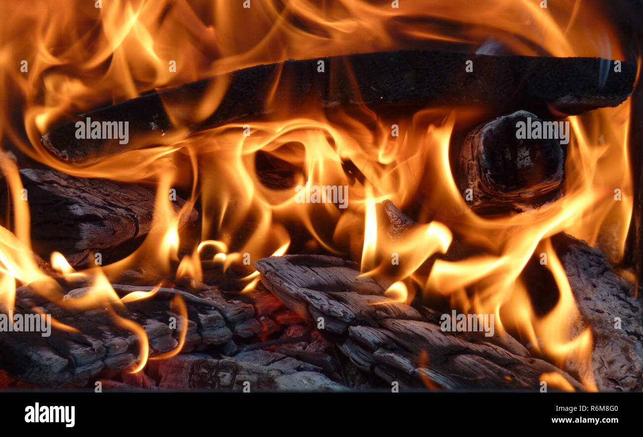Smoldering Fire Stock Photos & Smoldering Fire Stock Images - Alamy