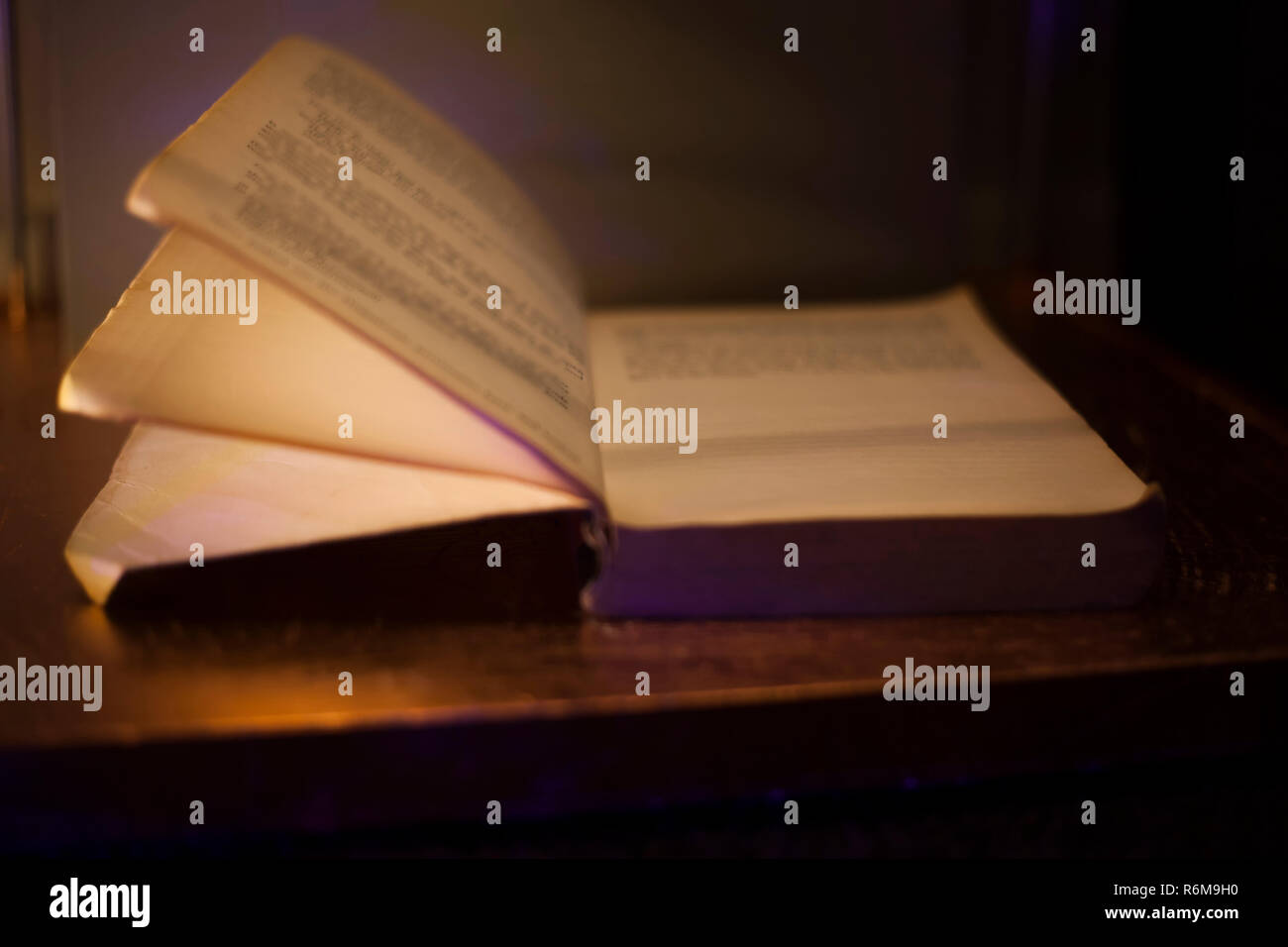 Old paperback texture hi-res stock photography and images - Alamy