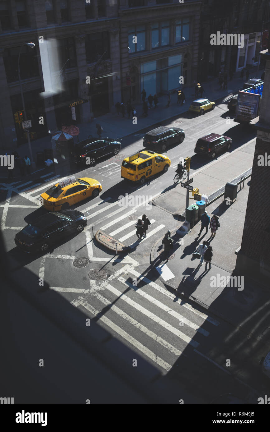 Nyc walking streets aerial hi-res stock photography and images - Alamy