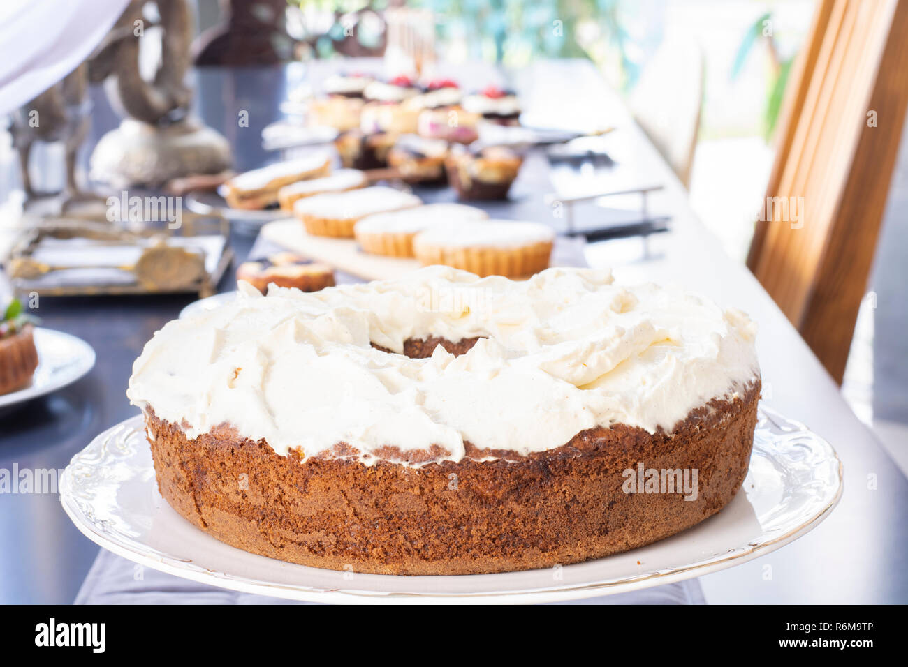 Whipped cream cake top view hi-res stock photography and images - Alamy