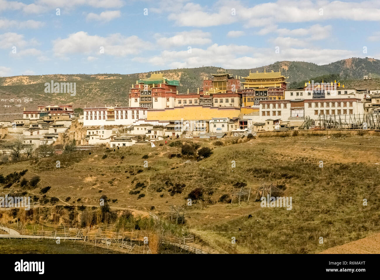 China monastery hi-res stock photography and images - Alamy