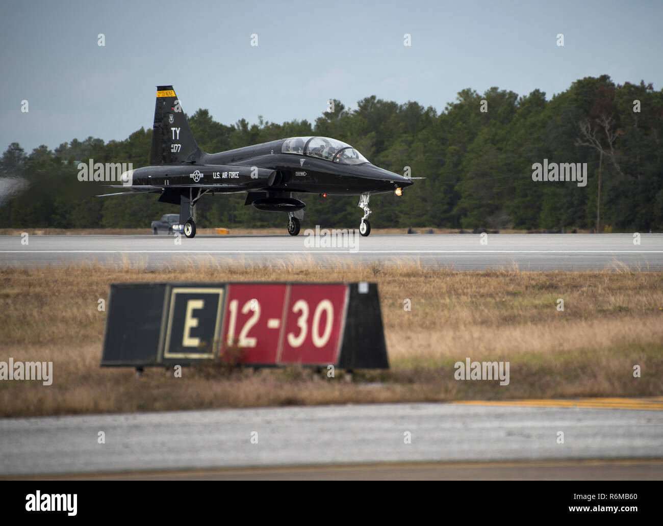 A 2nd Fighter Squadron T-38 Talon touches down on the runway at Eglin ...