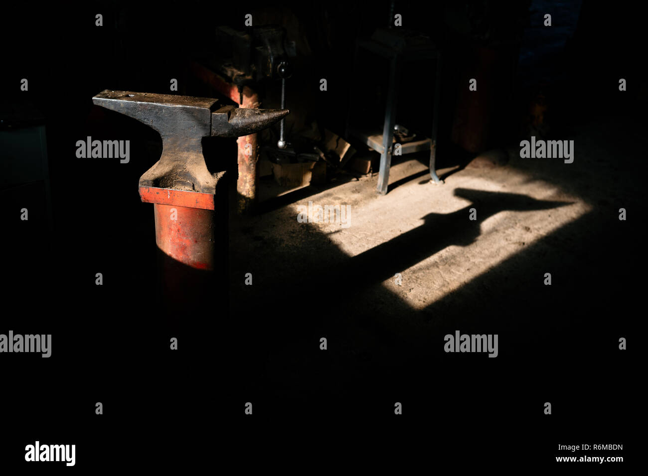 Seasoned mechanic hi-res stock photography and images - Alamy