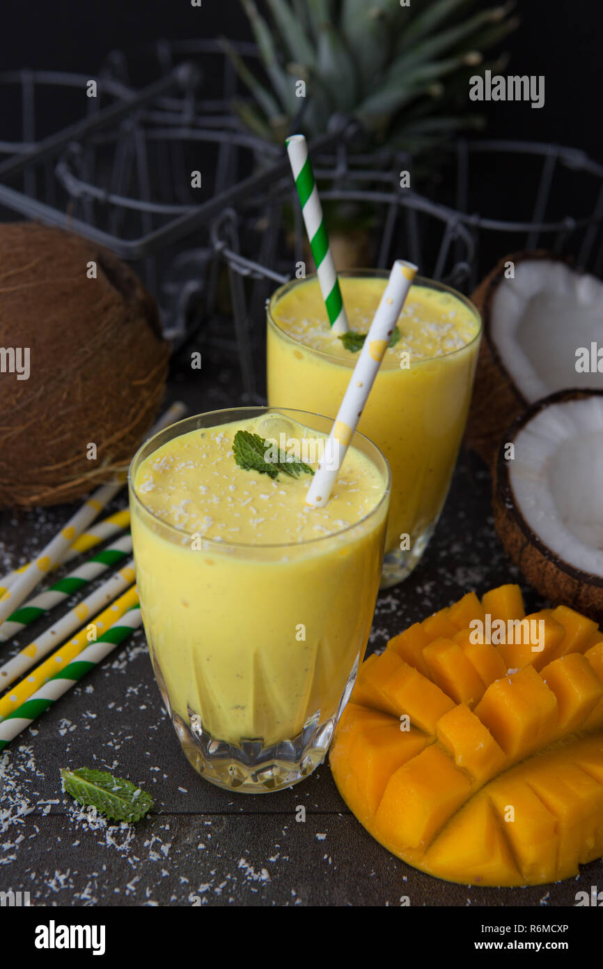 mango smoothie / lassi Stock Photo - Alamy