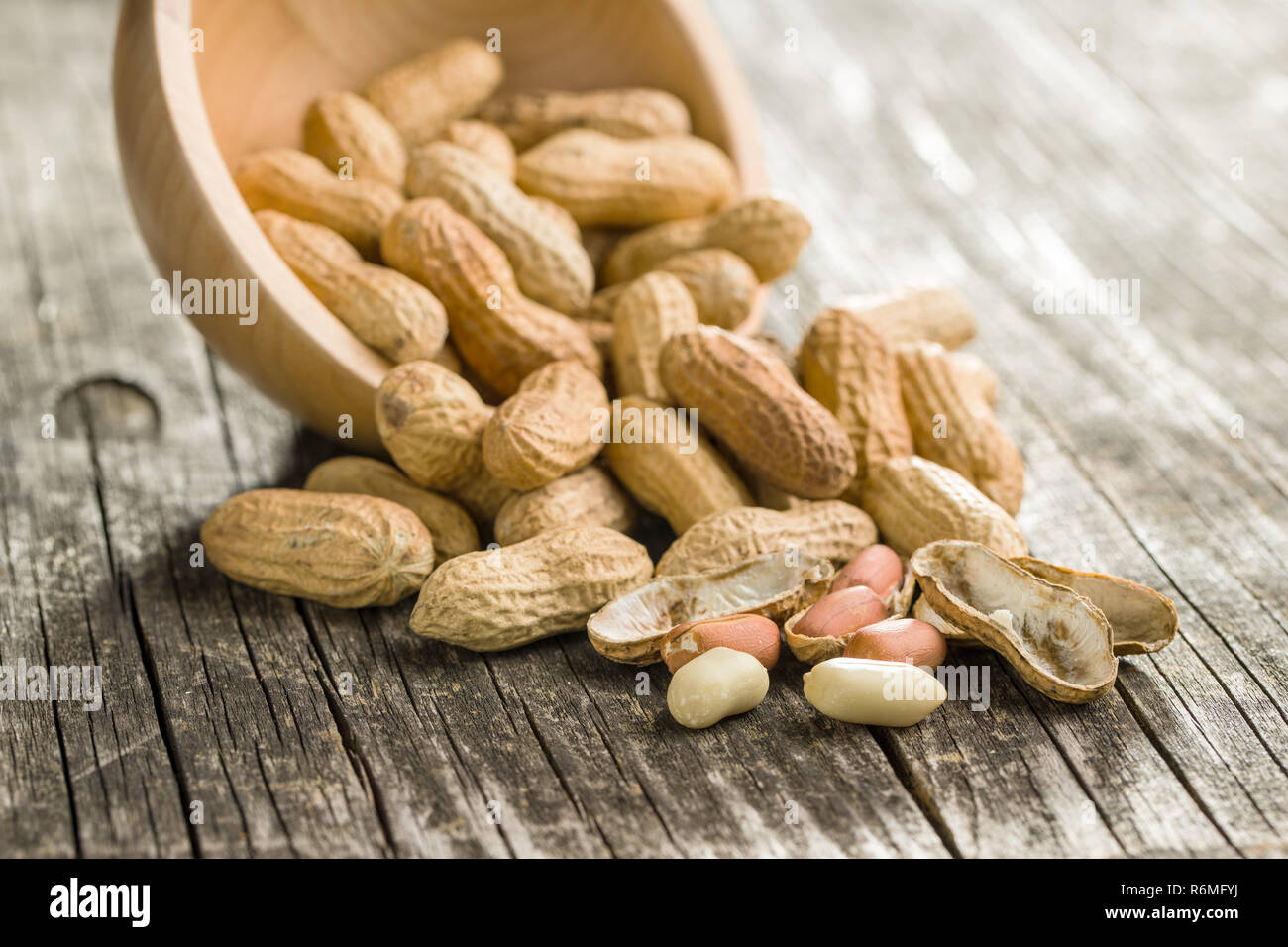 The peeled peanuts Stock Photo - Alamy