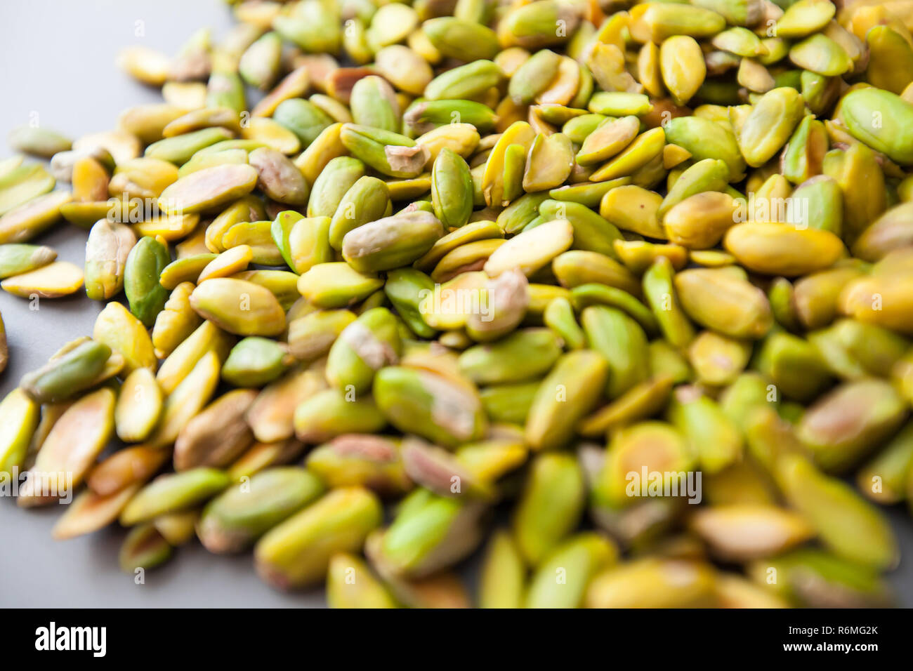 Raw pistachio healthy Snack Stock Photo - Alamy