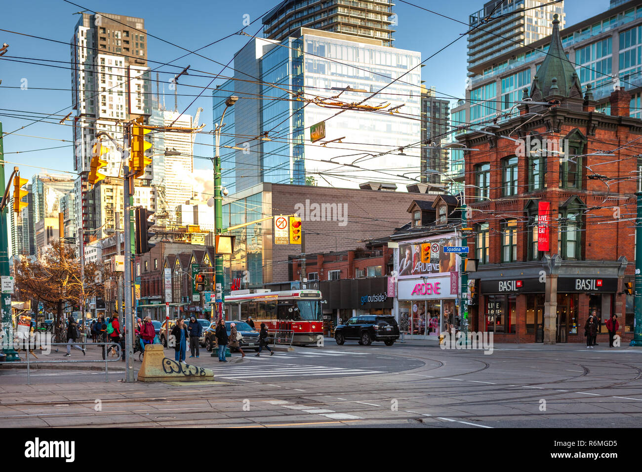 Toronto streets hi-res stock photography and images - Alamy